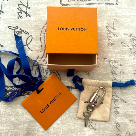 Louis Vuitton | Accessories | Rare Lv Louis Vuitton Tsa Approved ...